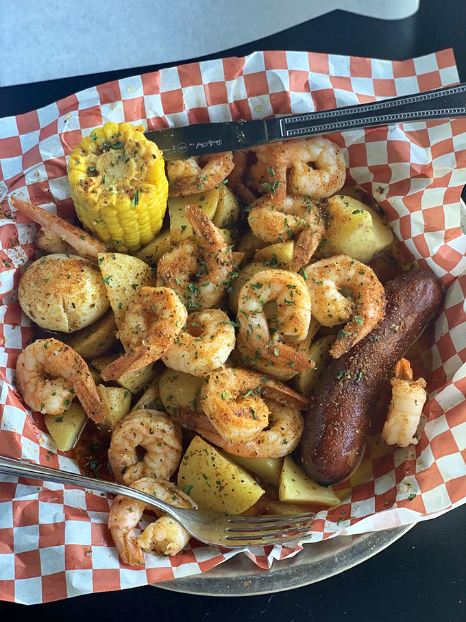 The star of the show: plump shrimp, tender potatoes, and that legendary sausage. It's like a flavor party where land and sea decided to become best friends. 