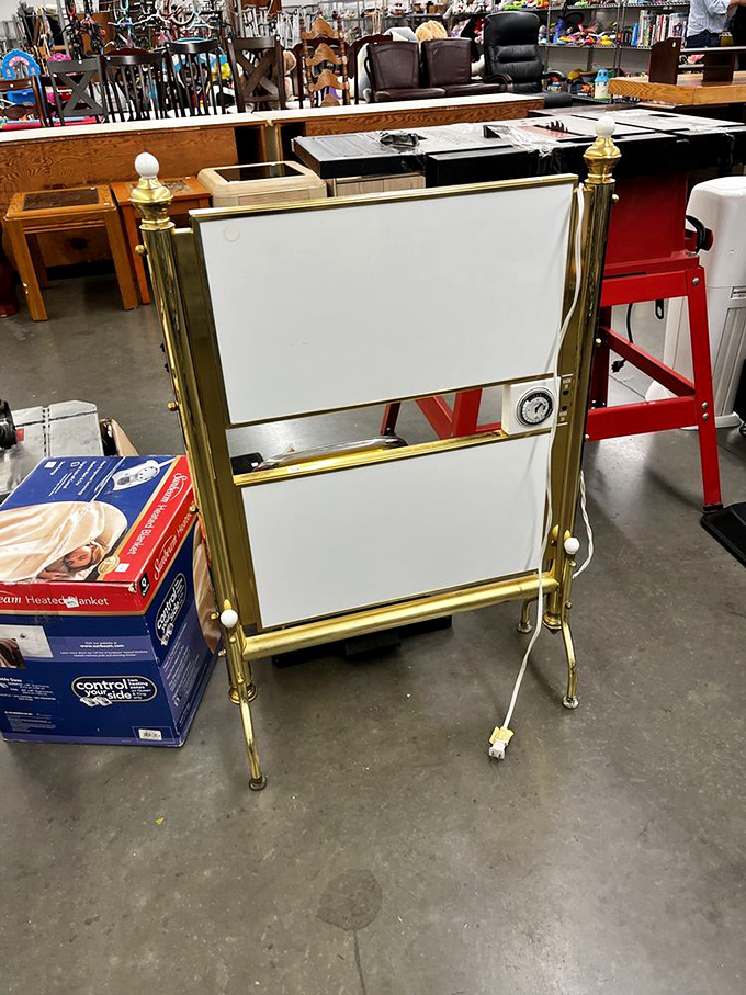 Not just a towel rack&mdash;it's a time machine to grandma's powder room, complete with that mid-century charm we're all suddenly paying premium prices for.