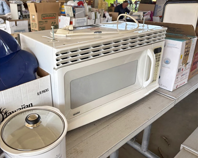 This microwave looks ready for its second act&mdash;probably purchased for a college dorm, used twice for popcorn, then donated when semester ended.