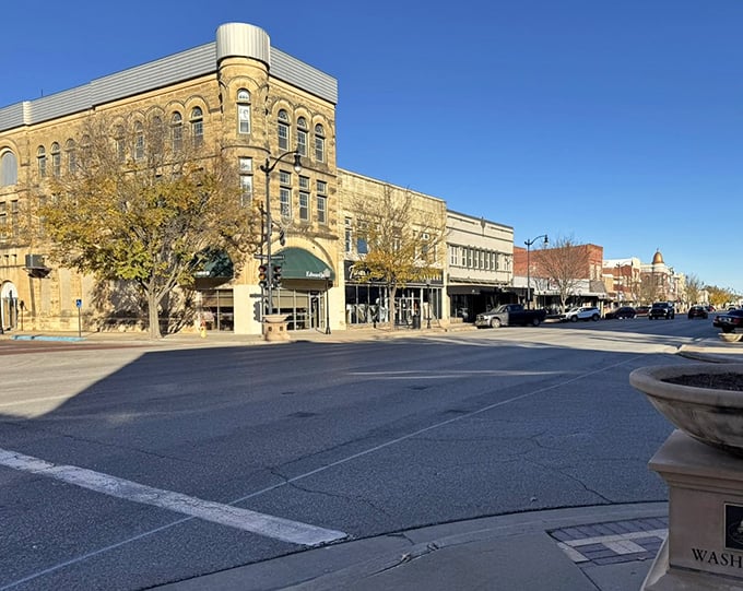 Arkansas City's wide boulevards give you room to breathe while historic buildings watch over your peaceful stroll.