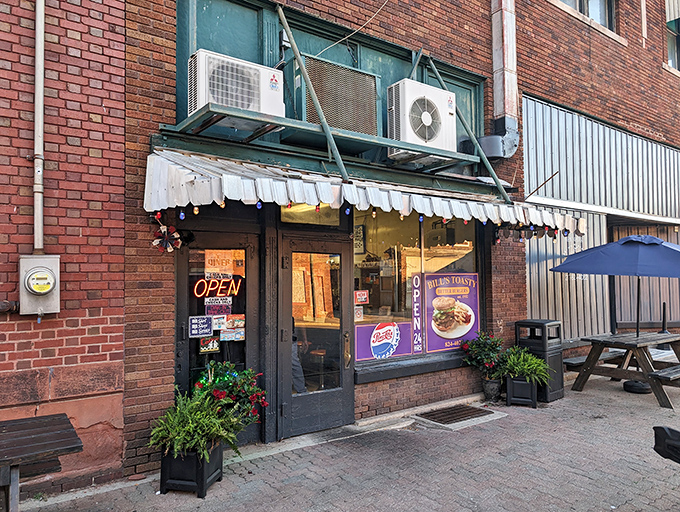 Bill's Toasty might look humble, but don't be fooled&mdash;this tiny Taylorville treasure has been satisfying burger cravings for generations.