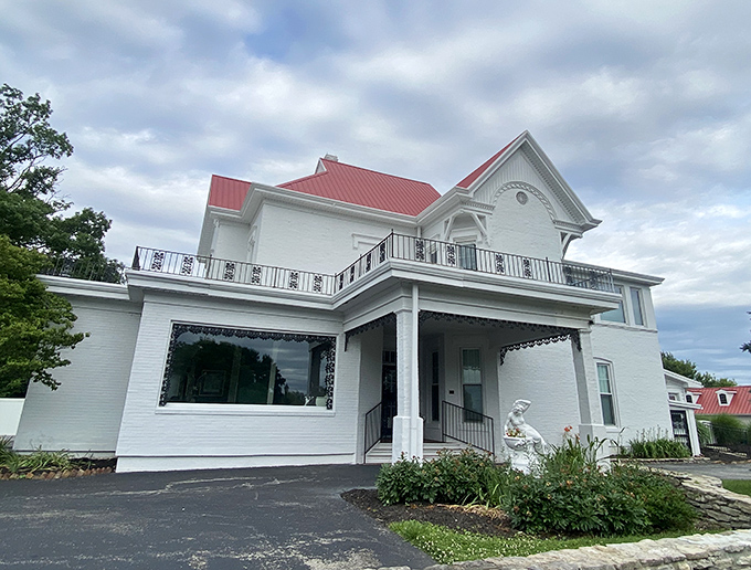 More Southern mansion than restaurant, this white columned beauty promises chicken with a side of elegance.