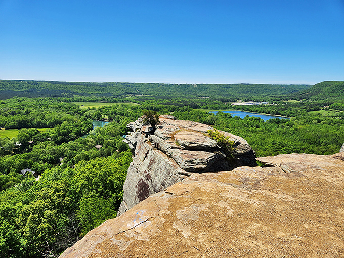 Hawksbill Crag (Whitaker Point) in Heber Springs offers breathtaking views of the Buffalo River valley below. A photographer's dream!