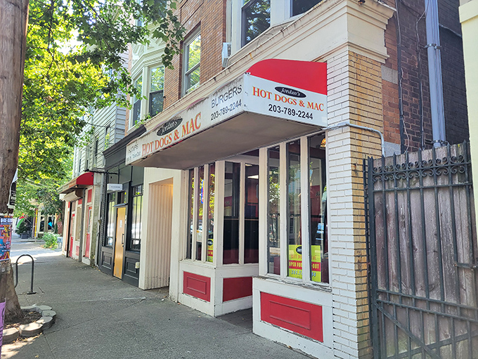 State Street knows good food, and this red-trimmed gem proves that point beautifully.