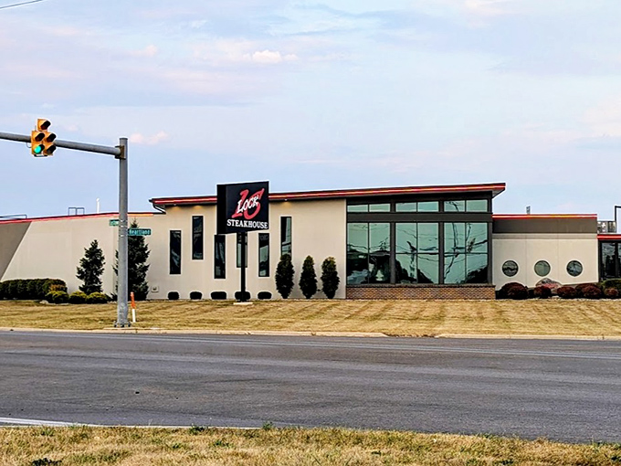 Red signage that stands out like a winner's trophy. Lock Sixteen combines two American passions: motorsports and perfectly grilled meat.