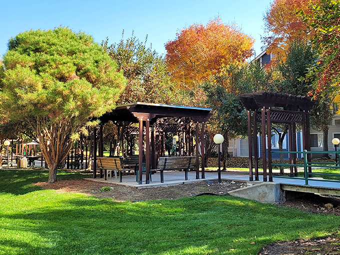 Garden City's Mallard Pointe combines modern apartment living with small-town charm and big-city convenience.