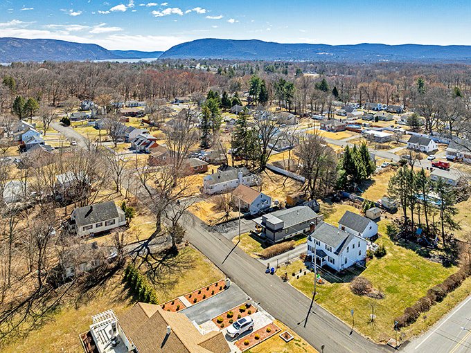 New Windsor spreads out like a comfortable quilt - spacious lots and family dreams woven together.