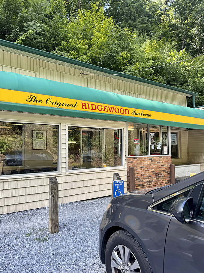 Ridgewood's cheerful green and yellow awning is like a barbecue rainbow leading to a pot of smoked gold.