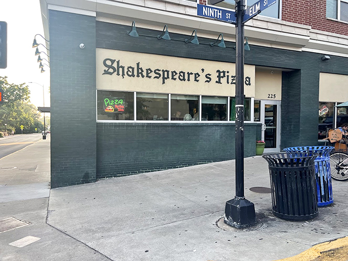 Shakespeare's corner spot looks ready to deliver both comedy and tragedy—but mostly amazing pizza.