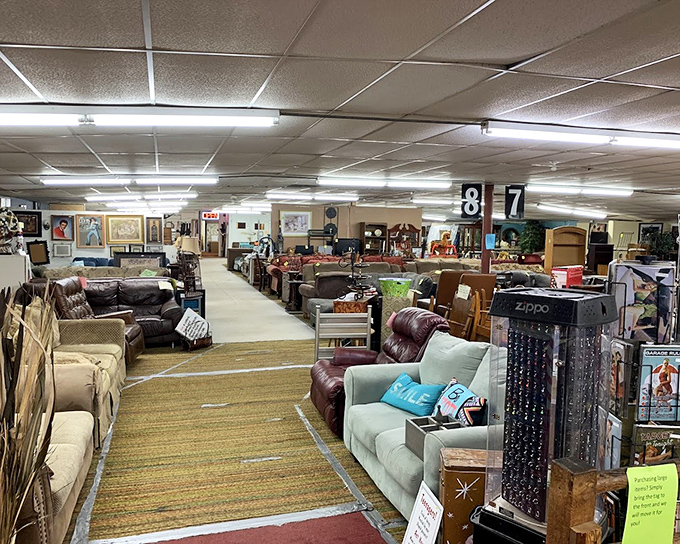 Trade Fair Mall's furniture section – where yesterday's living rooms wait for tomorrow's stories.