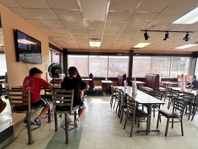 That booth seating has witnessed countless conversations over countless perfect slices.