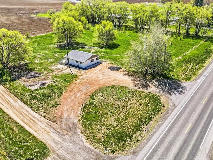 Sunset in Gooding paints the sky as affordably as the housing market paints your retirement dreams.