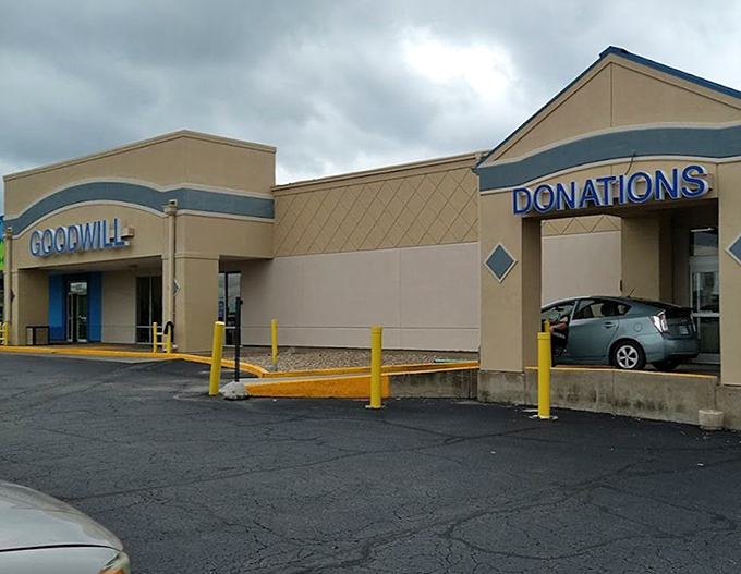 That convenient donation entrance keeps fresh inventory flowing in so every visit brings new surprises and possibilities for discovery.