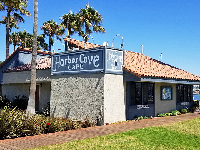 Morning sunshine, harbor views, and Harbor Cove's legendary breakfasts &ndash; some things in life are worth getting out of bed for.