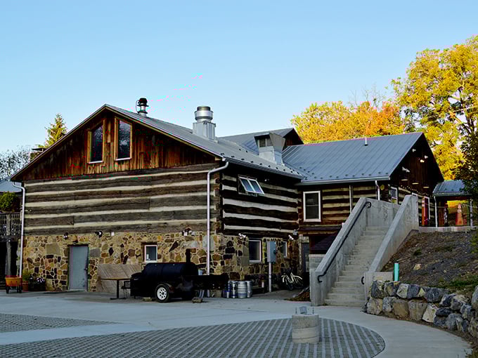This historic-looking building proves that great pizza and old-world craftsmanship make the perfect pairing.