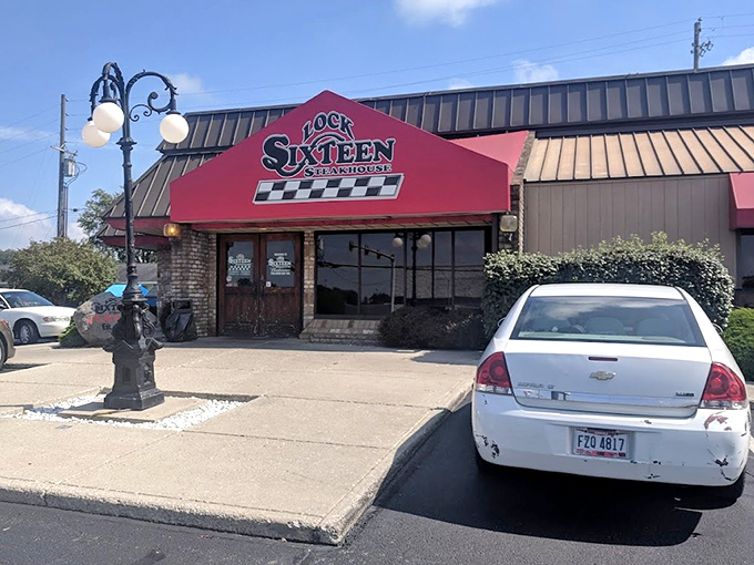 Lock Sixteen's racing-inspired facade promises high-octane flavors inside. The checkered flag theme is your signal to start your engines... and your appetites.