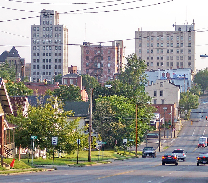 Mansfield's impressive skyline rises above the street like a Midwest Manhattan. Those Art Deco buildings house affordable apartments with million-dollar views!