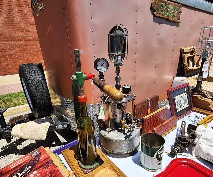 Steampunk enthusiast's dream haul! This pressure gauge masterpiece and emerald bottle capper look ready for a time-traveling adventure or hipster apartment decoration.