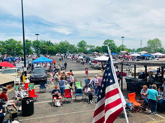 America shops here! The Stars and Stripes wave over a sea of tables where everyday folks hunt for extraordinary finds.
