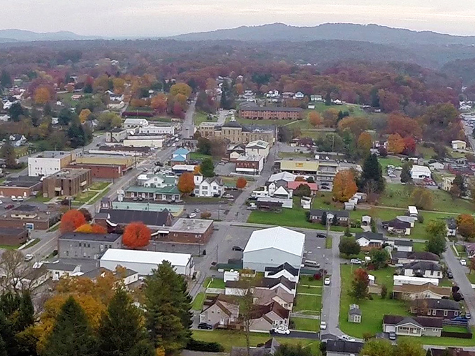 Fall foliage frames Summersville like nature's own Instagram filter&mdash;these hills dress to impress when autumn comes calling!