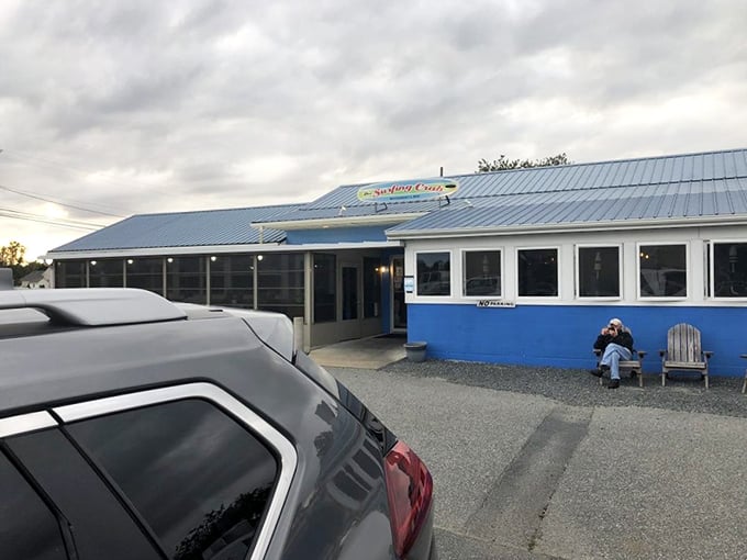 Even on cloudy days, The Surfing Crab's seaside charm shines through. That bench is waiting for post-feast relaxation!