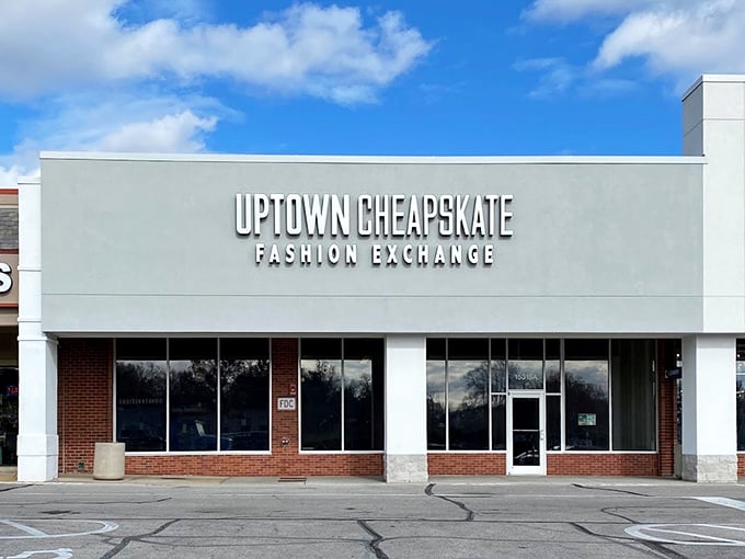 Those big windows let you window-shop before committing. Smart cookies, these folks. 