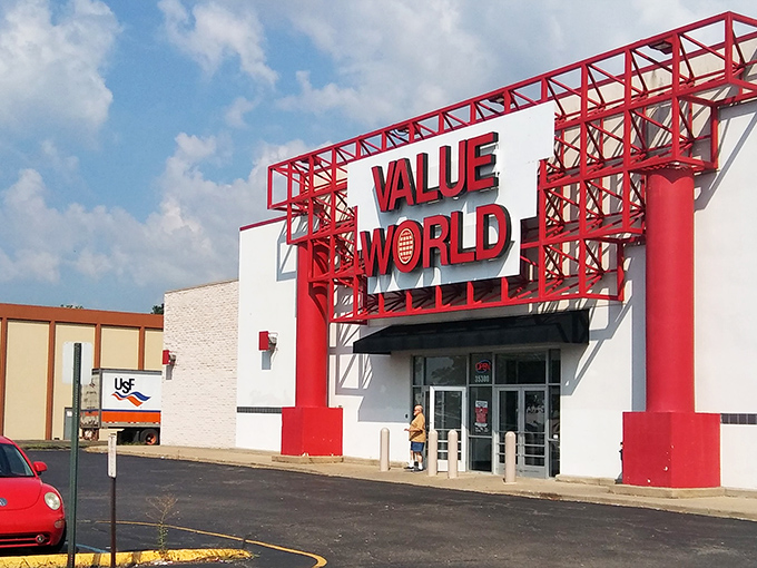 That bold red signage practically shouts "come find amazing deals" to every passing treasure hunter. 