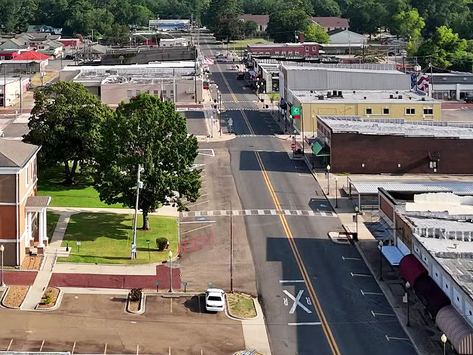 Warren's main street curves gently through town, inviting leisurely strolls past local shops and cafes.
