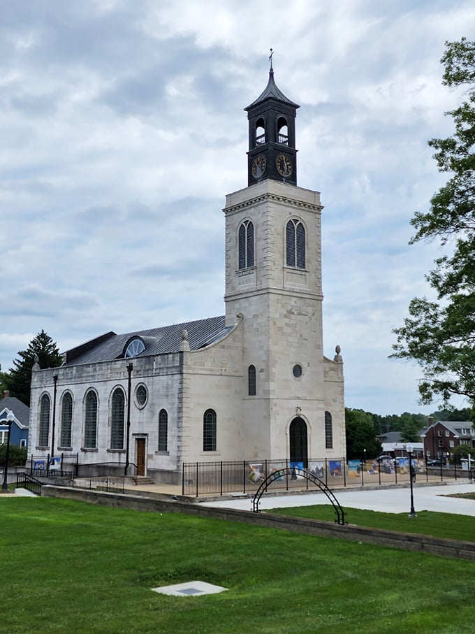 The Church of St. Mary the Virgin, Aldermanbury houses Churchill's legacy&mdash;because nothing says "important history" like shipping an entire church across the Atlantic.