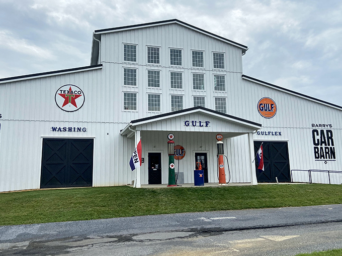 Barry's Car Barn isn't just a museum – it's a time machine disguised as a Gulf station. Those vintage gas pumps haven't seen inflation in decades!