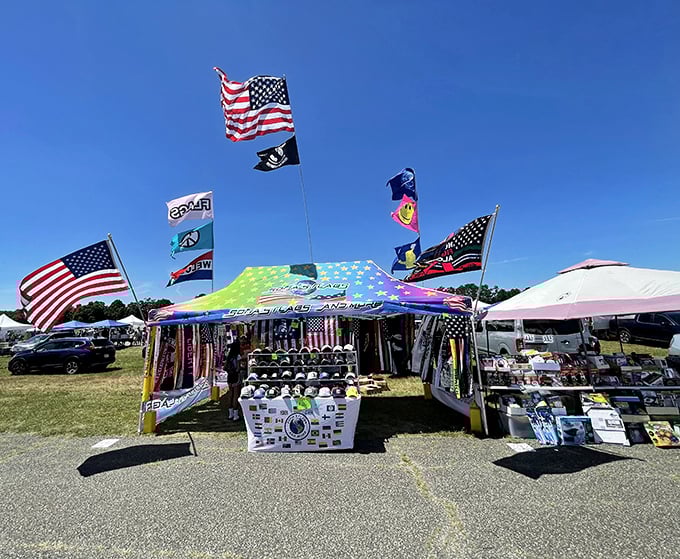 Stars, stripes, and everything nice! This patriotic vendor knows that nothing sells Americana quite like America itself.