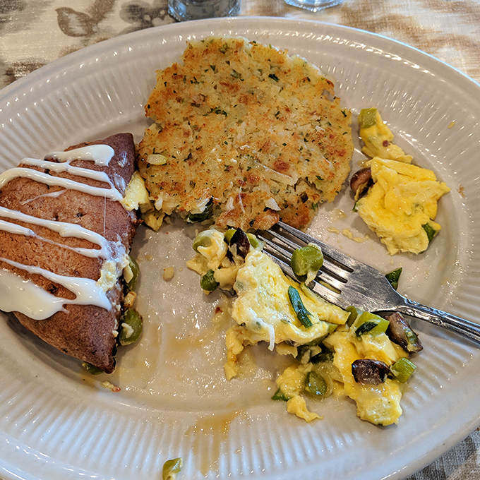 Who expects restaurant-quality crab cakes at a breakfast joint? The Breakfast Club zigging while everyone else zags&mdash;culinary plot twist!