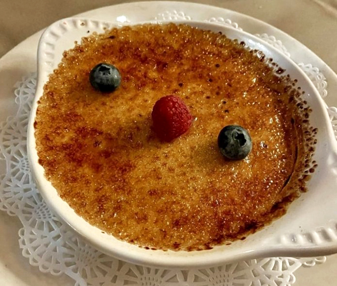 Cr&egrave;me br&ucirc;l&eacute;e with the ideal sugar-to-custard ratio. That satisfying crack when your spoon breaks through is music to dessert lovers' ears.