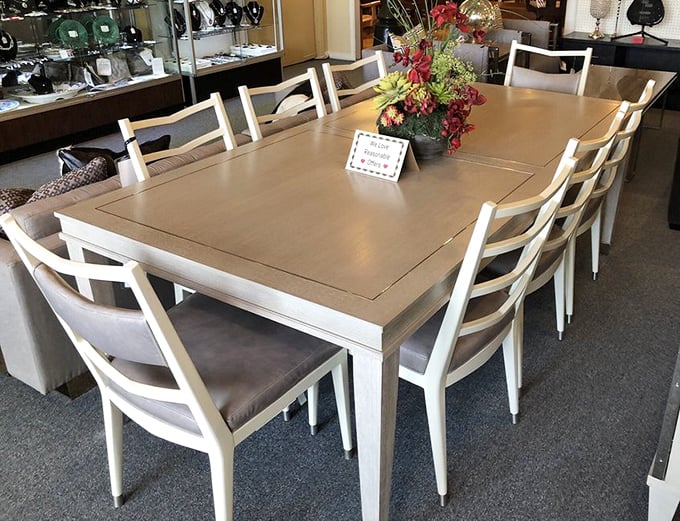 Coastal-chic dining perfection that whispers, "Yes, you can host Thanksgiving this year" without breaking a sweat or the bank.