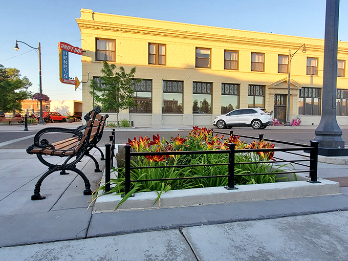 The Drift Inn's classic fa&ccedil;ade and outdoor seating create that perfect spot where morning sunshine, fresh air, and breakfast combine for an ideal start to any day.