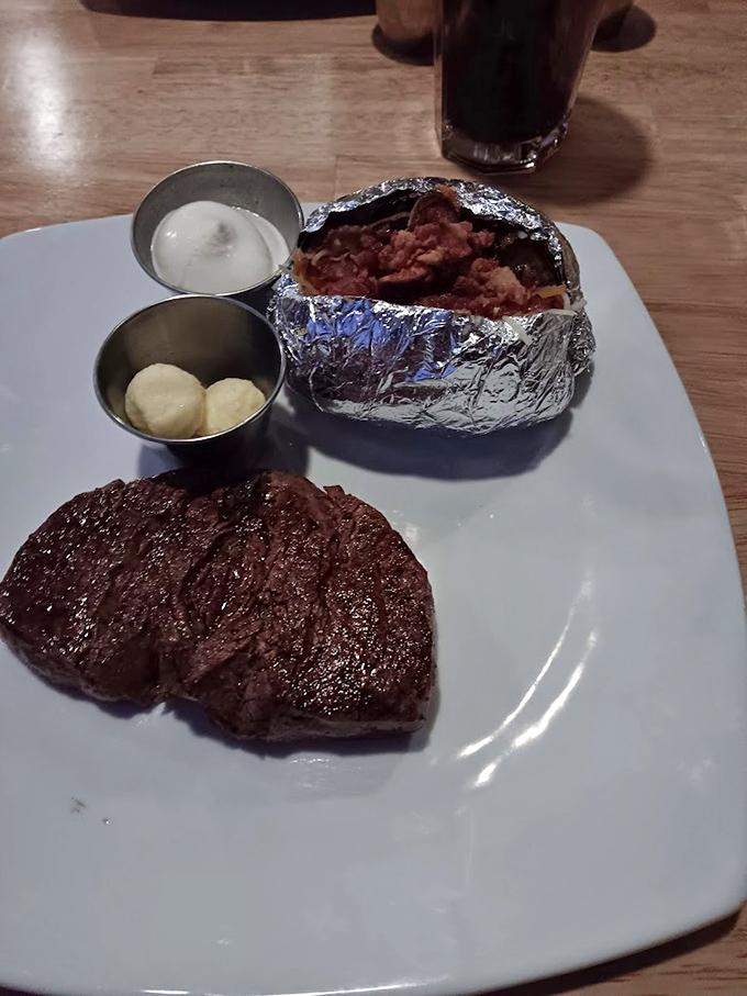 Filet mignon with asparagus&mdash;the classic pairing that's outlasted most Hollywood marriages, and for good reason.