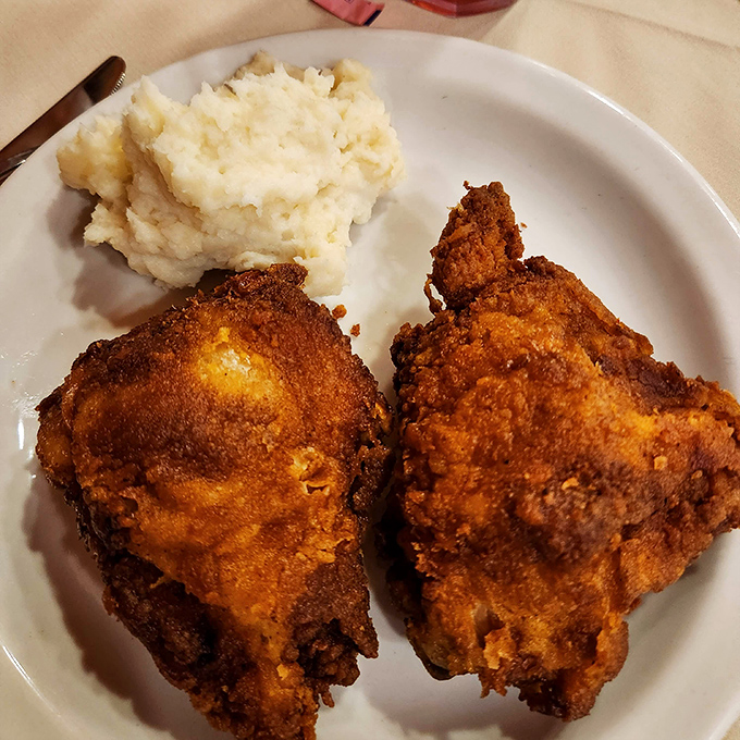 Fried chicken with a crust so perfect it should have its own fan club. Paired with cloud-like mashed potatoes for the ultimate comfort duo.