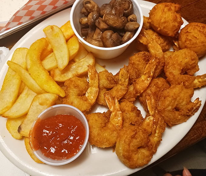 Golden fried shrimp that would make Forrest Gump's Bubba weep tears of pure, delicious joy.