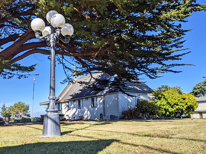 Small-town charm personified &ndash; this vintage lamppost and classic architecture remind us why Bandon feels like a movie set for coastal living.