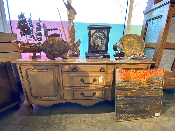 Mid-century meets French Provincial in this vignette. That cream dresser has likely witnessed more dinner parties than most food critics.