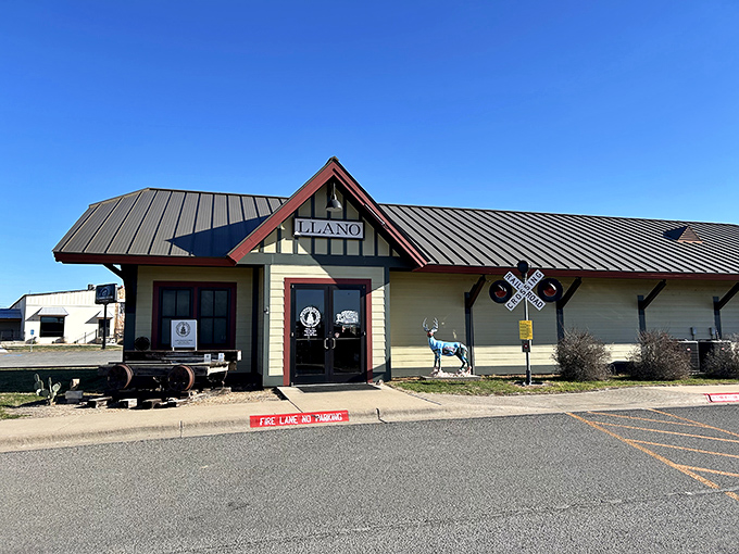 This charming visitor center welcomes travelers like an old friend, with railroad heritage proudly displayed on its doorstep.