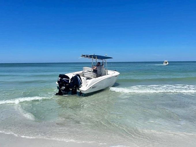 The clear, shallow waters of Belleair Beach make it perfect for boating right up to the shoreline.