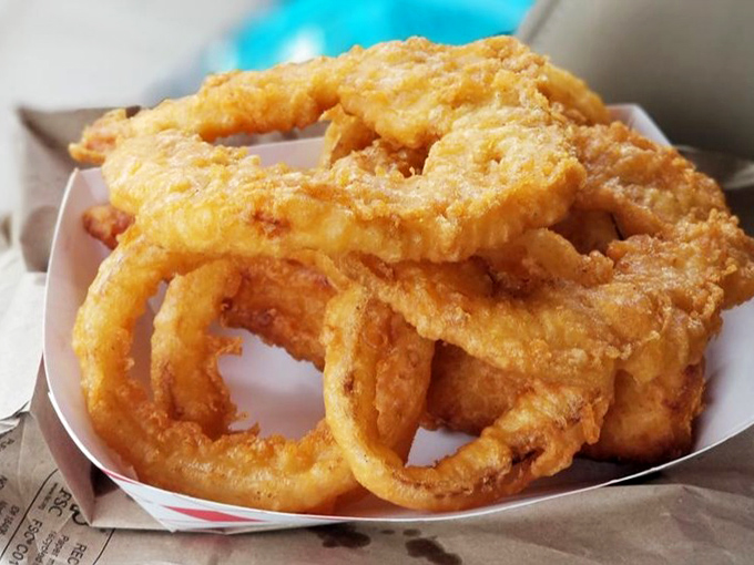 Onion rings so perfectly golden they deserve their own Olympic medal category. The crunch heard 'round the world.