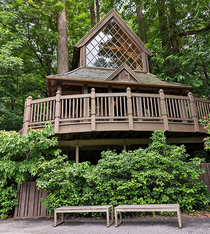 Childhood treehouse dreams, all grown up. This architectural woodland retreat makes you wonder if the Swiss Family Robinson had a vacation home in Pennsylvania.