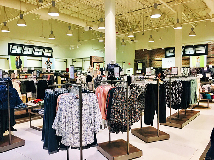 Perfectly arranged clothing displays that somehow remain pristine despite shoppers' best efforts. It's retail magic that would impress even David Copperfield.