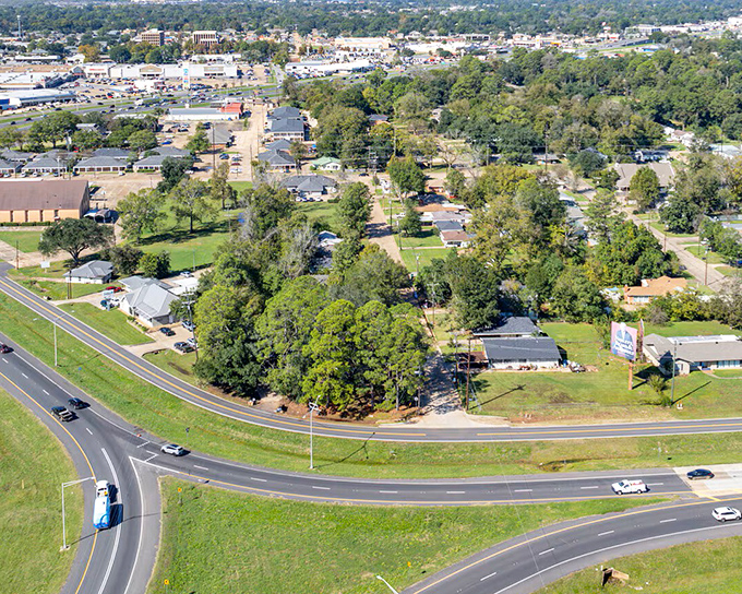 Alexandria's thoughtful layout balances residential neighborhoods with commercial areas, creating a city that's as practical as it is pretty.