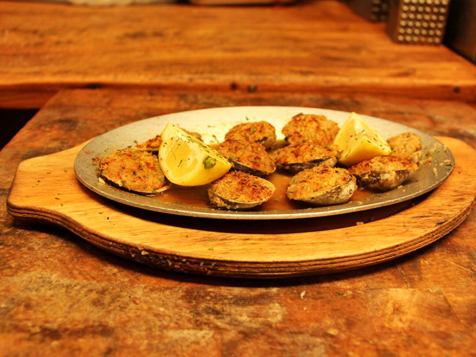 Baked clams that taste like the ocean decided to throw a party and invited garlic, breadcrumbs, and butter as the guests of honor.