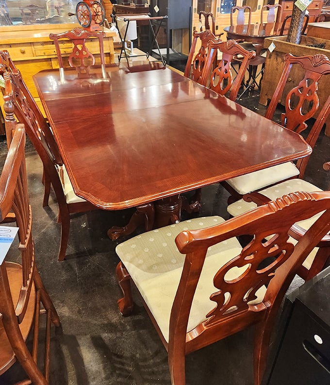 Mahogany dining perfection that makes you want to host a dinner party worthy of Downton Abbey. Just add witty conversation and clinking crystal.