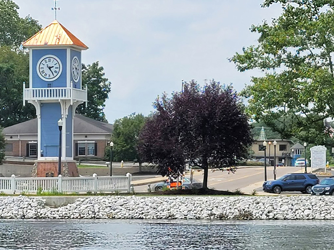 The town's timekeeping sentinel stands watch over the water. This charming clock tower gives Portage Lakes that Norman Rockwell-meets-lakeside-getaway vibe.