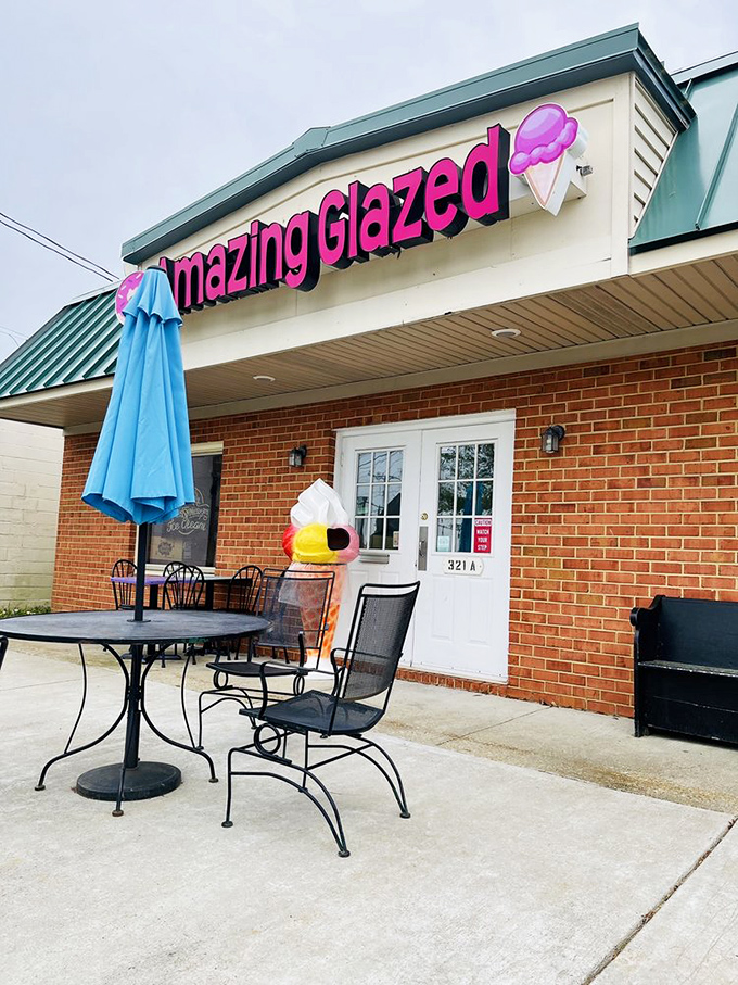 Amazing Glazed lives up to its name with that eye-catching pink sign. Like a beacon of sweetness calling you home!
